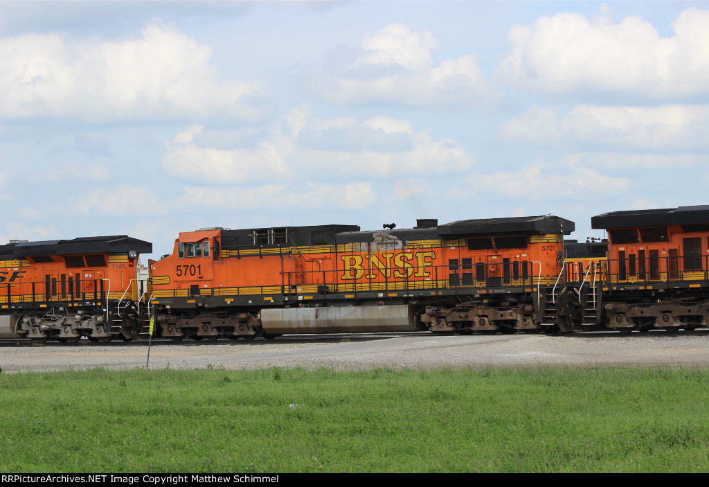 BNSF 5701